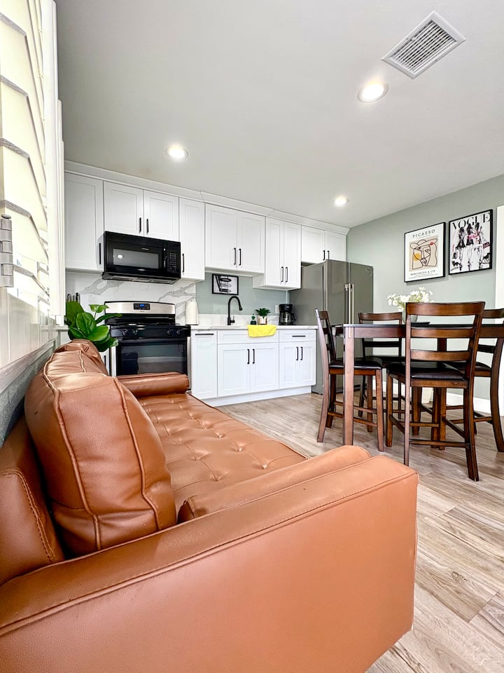 Unwind & Relax 2br 1ba Modern Home Near Disneyland - Fountain Valley, CA