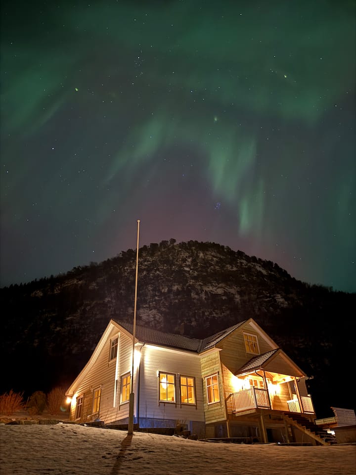 Herskapelig Hus Ved Sognefjorden - Høyanger
