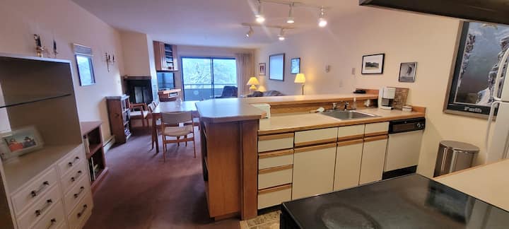 Cozy Condo, Next To The Slopes! - Whitefish, MT