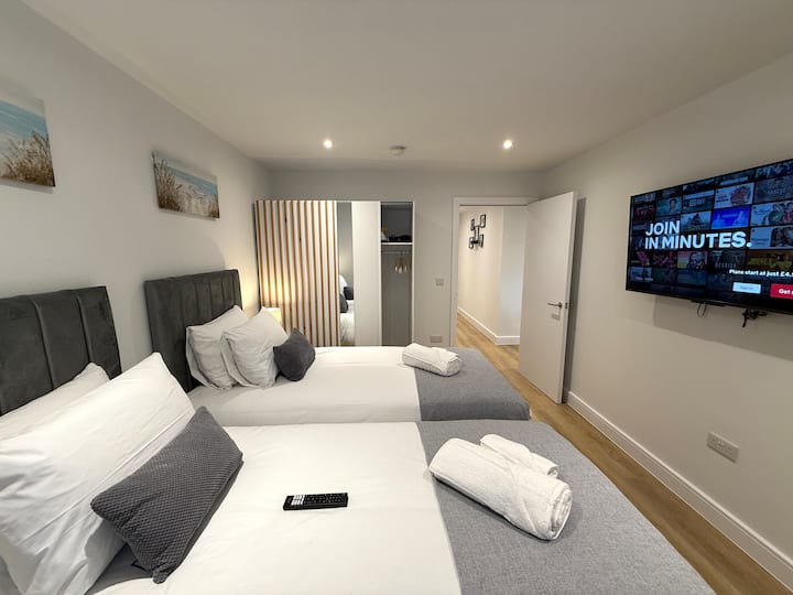 Twin+sofa Bed In Sale Nr Airport & Trafford Centre - Sale
