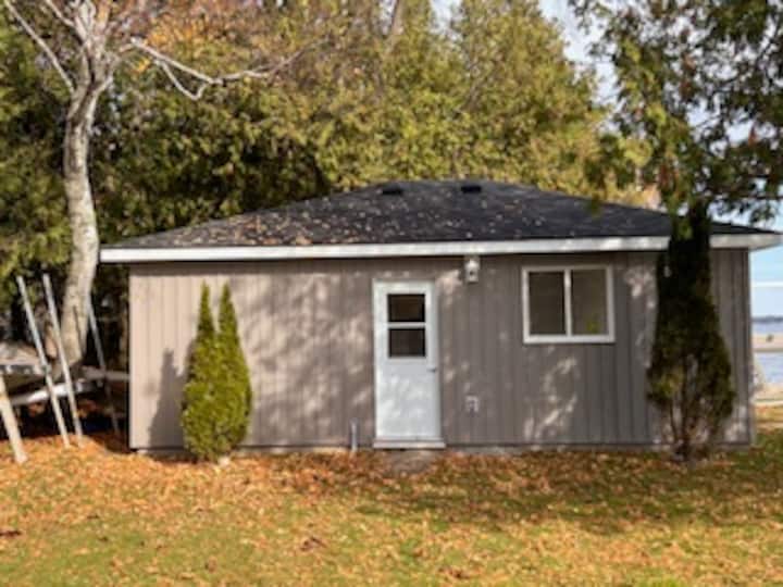 Immaculate, Fenelon Falls - Waterfront Cabin! - Rosedale