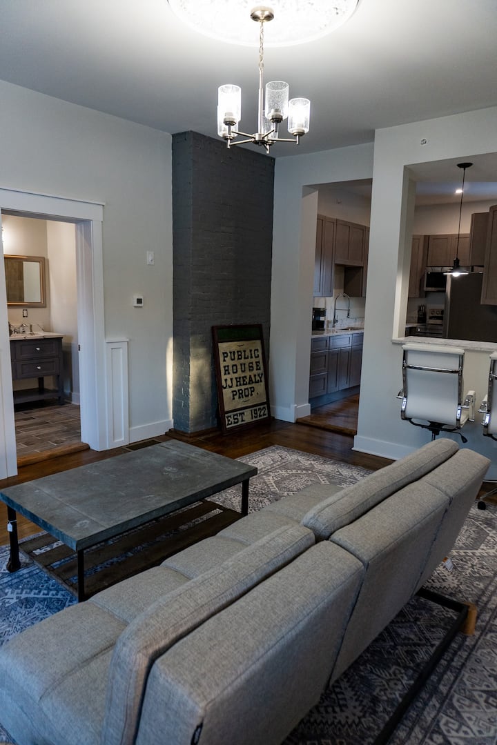 Luxury Fully Remodeled Downtown - Six Flags Great Escape, Queensbury