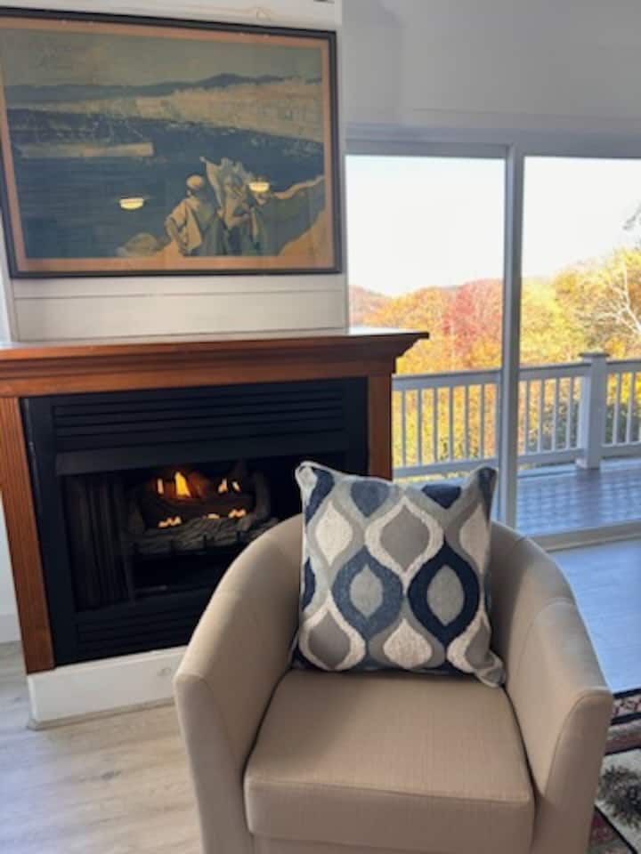 Big Lake And Mountain View’s - Cashiers, NC
