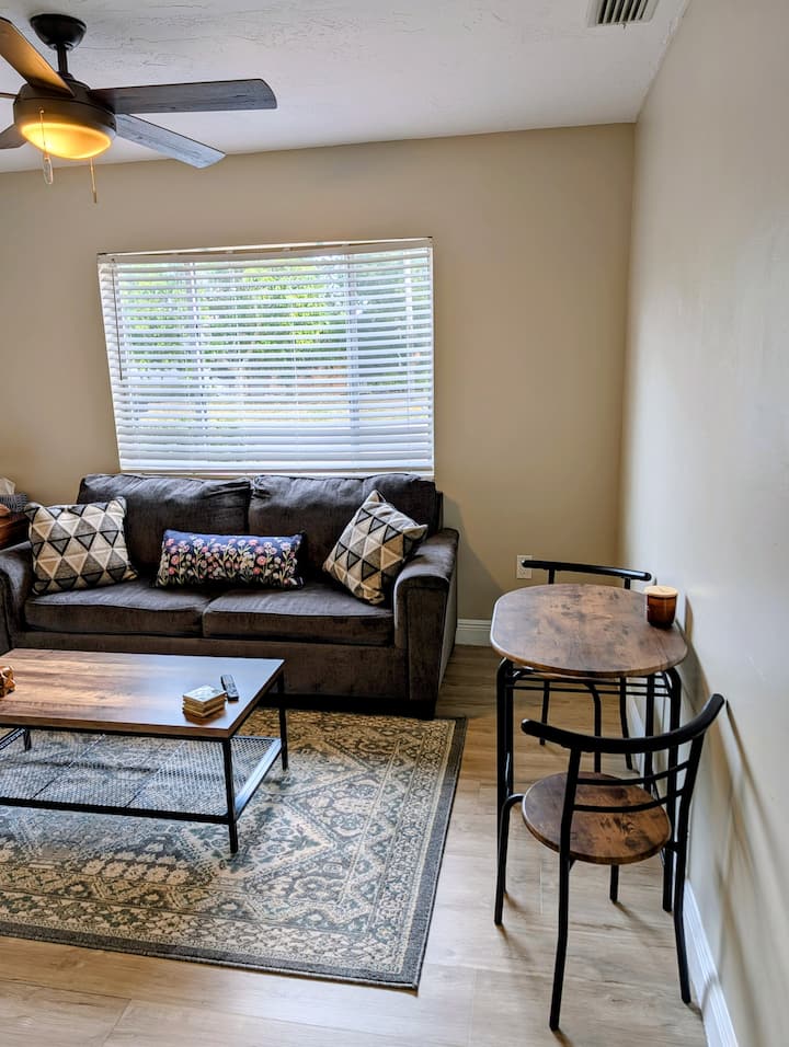 Cozy Guest Suite-near Beach And Downtown Dunedin - Clearwater, FL