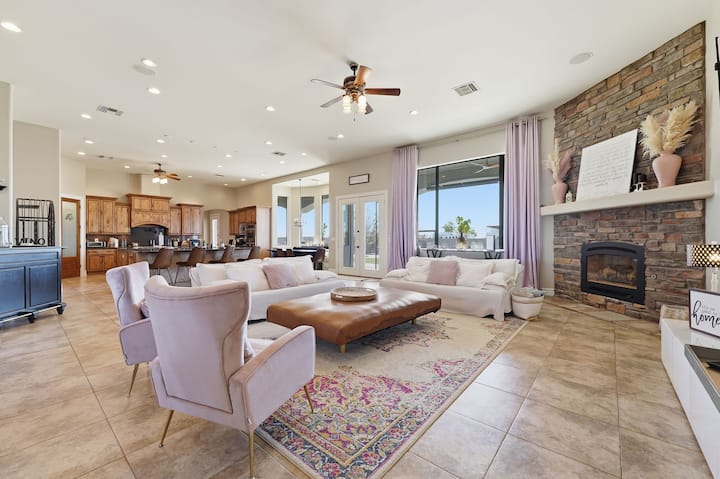 Luxury Estate | Slide Pool, Spa, Gym & Pickleball - Casa Grande, AZ