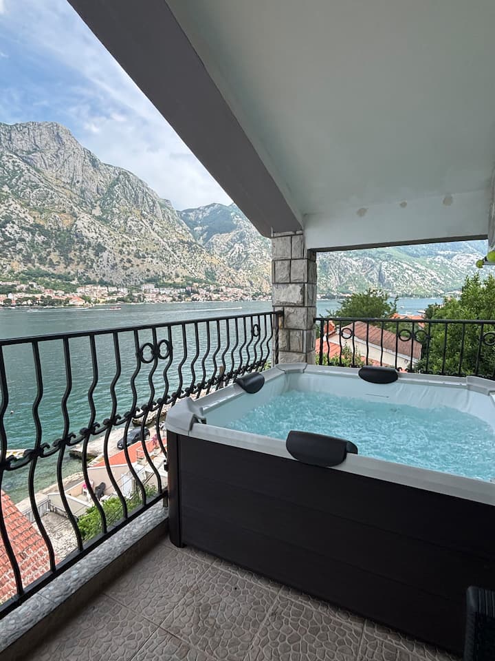 Sea View Like No Other! 2br Apartment! Instaworthy - Kotor