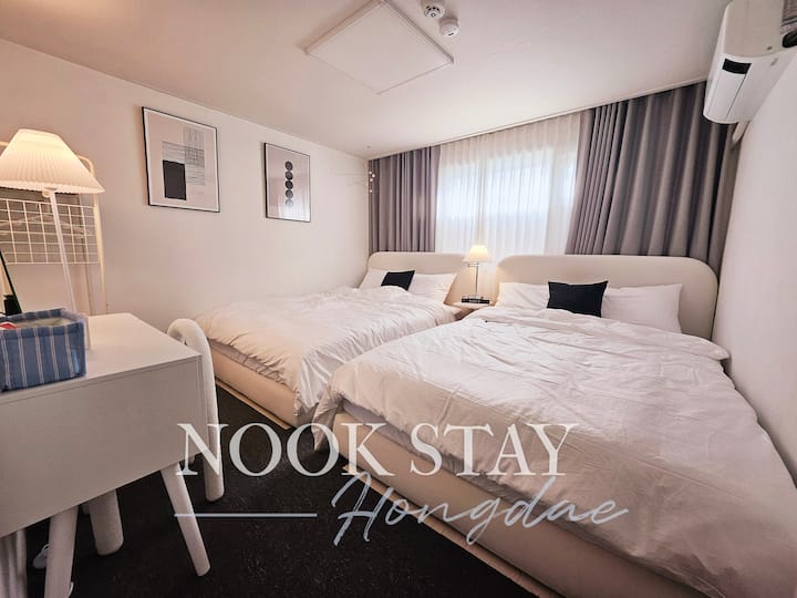 홍대입구역 도보 1분거리/1층/무료 수하물보관/계단없음/청결아늑/독채전체/3퀸베드/합법숙소 - Seoul