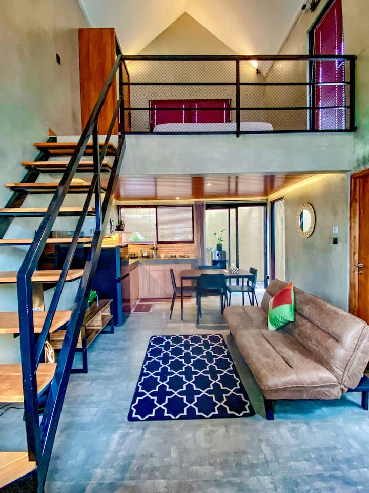Mezzanine Loft Bergaya Industrial Di Sanur - Sanur