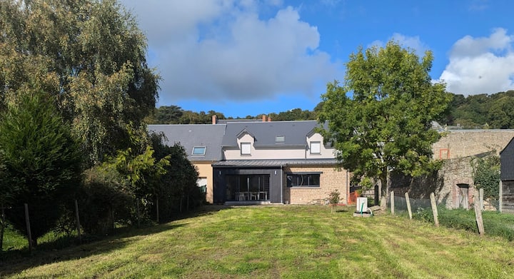 Maison Au Centre Du Village - Genêts