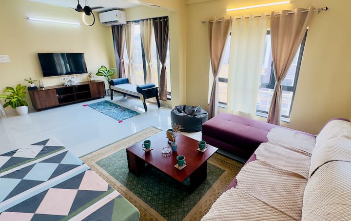 Luxurious + Spacious 2-bhk Apartment (4a) • 4 Acs -