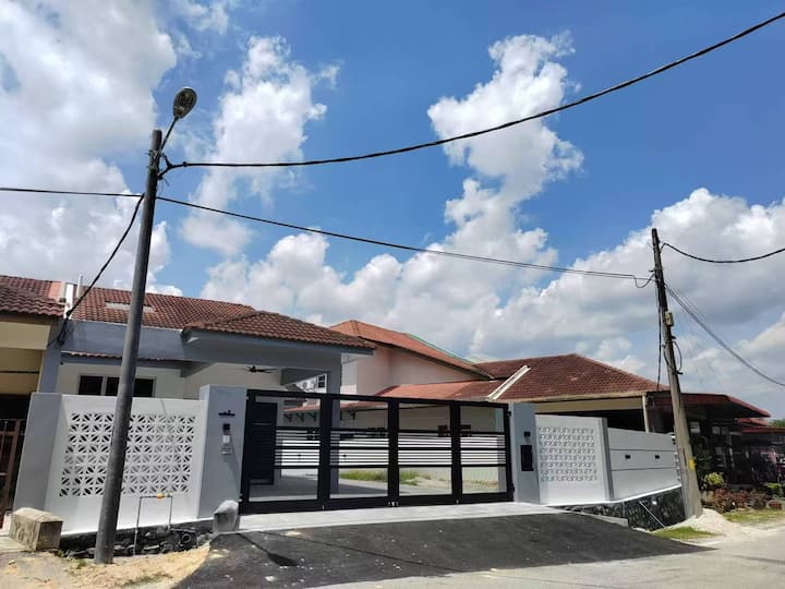 Happy House 3 - Bukit Gambir