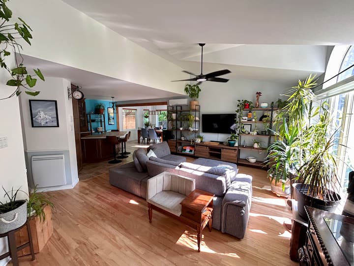 Maison Tranquille Avec Piscine Et Spa. - Bromont