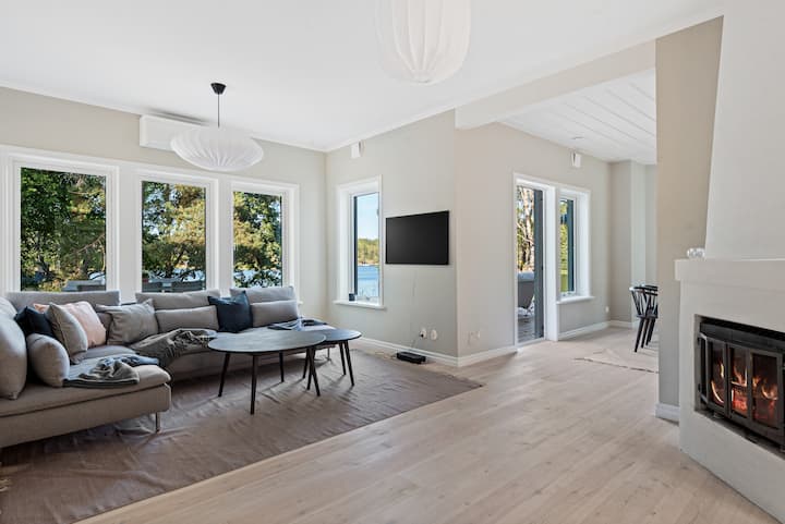 Waterfront Home With Private Beach & Hot Tub - Tyresö
