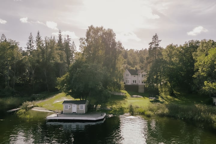 Waterfront Home With Private Beach & Hot Tub - Gustavsberg