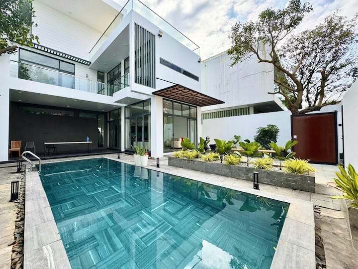 Chill Villa 5br Private Pool - Han River - 다낭