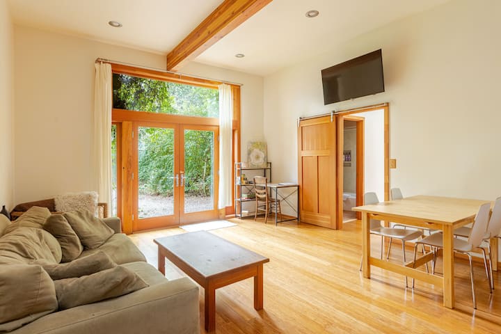Secret Garden Guest House, Multnomah Village - Portland, OR