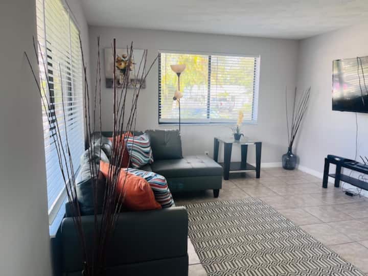 Beautiful 2bd Delray, Pets - Delray Beach, FL
