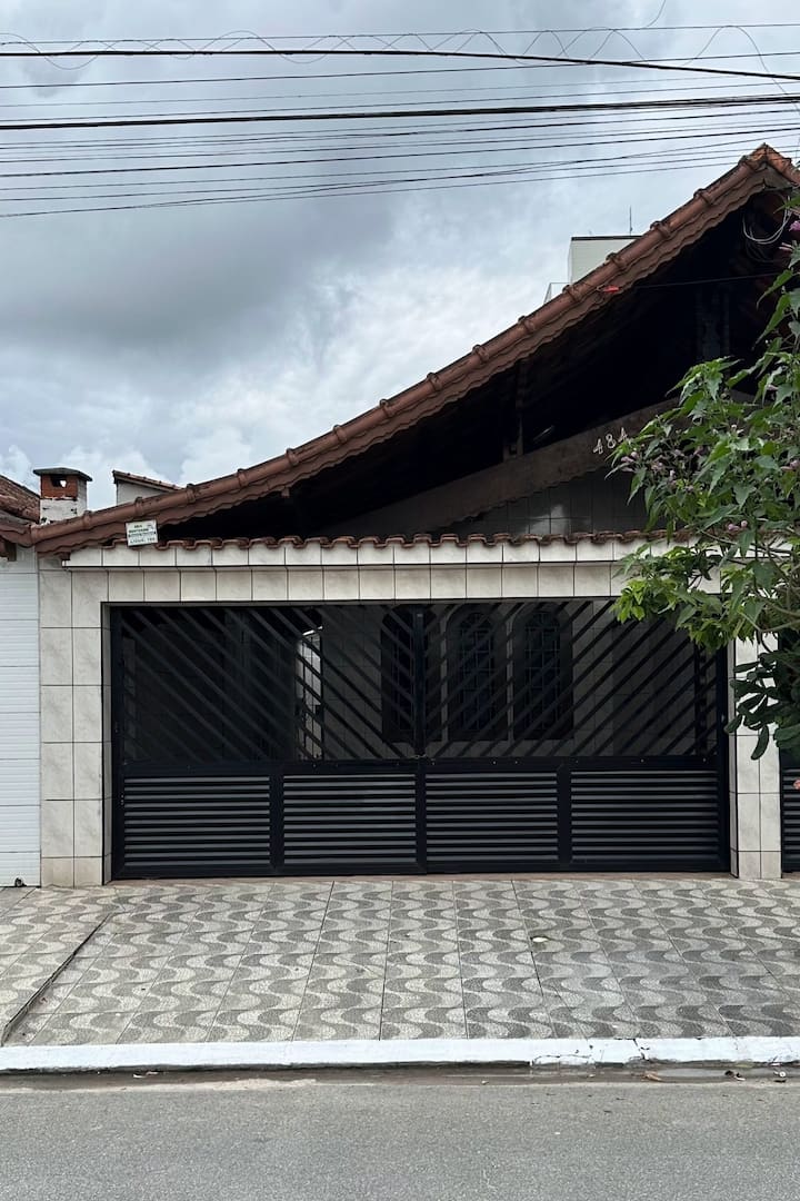 Casa Mirim Com Quartos Climatizados - Praia Grande