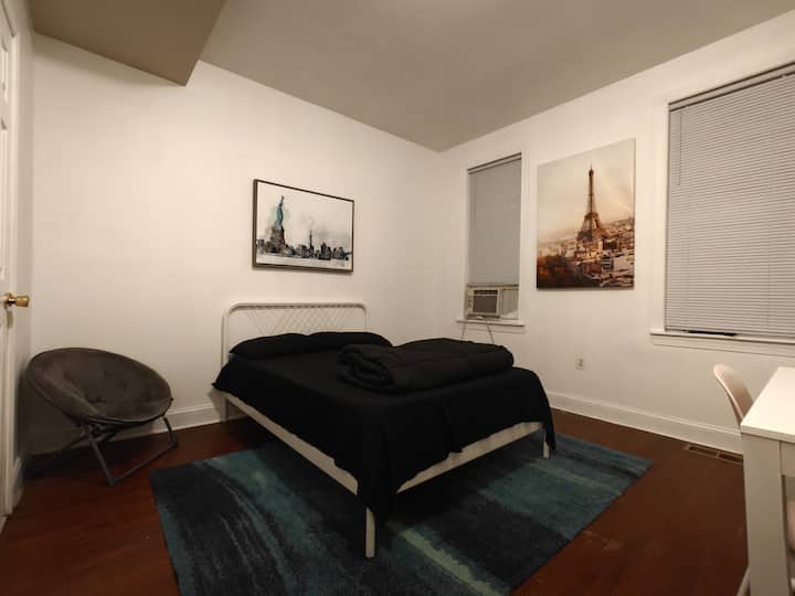 Room W/bath Center City - Philadelphia, PA
