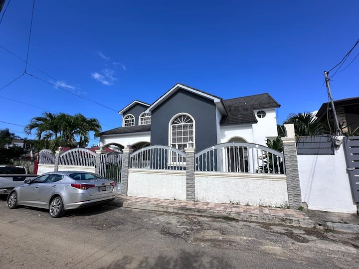 Casa Veraniega De Estilo Europeo - Puerto Plata