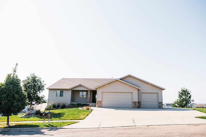 Golden Views - Bismarck, ND