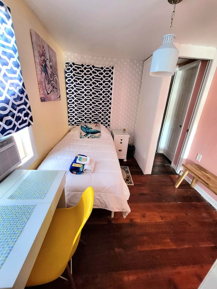Affordable Private Room In Small House 6month 1day - Hollywood, FL