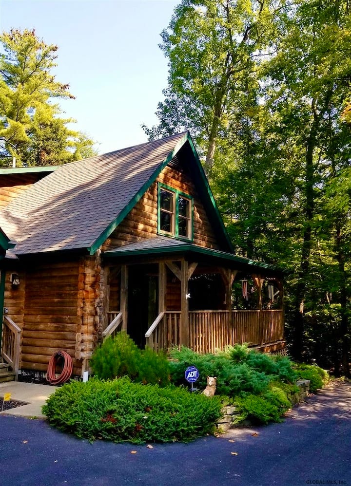 Lake George Log Cabin - Glens Falls, NY