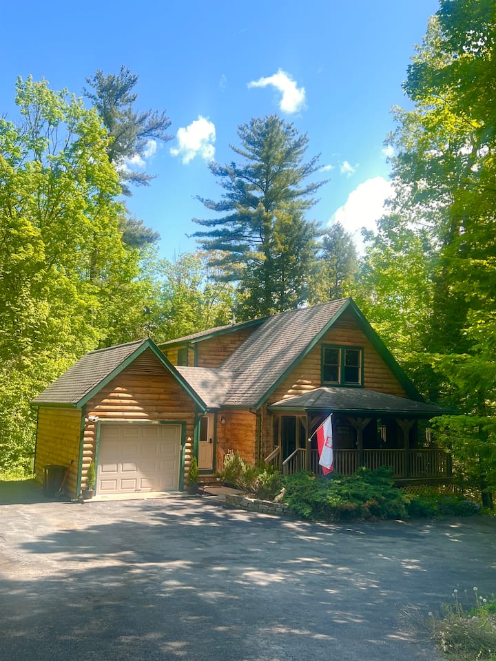 Cozy Lake George Log Cabin - Lake George, NY
