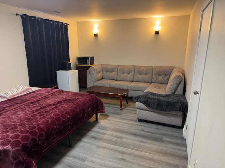Private Room With Shared Spaces - 윈저