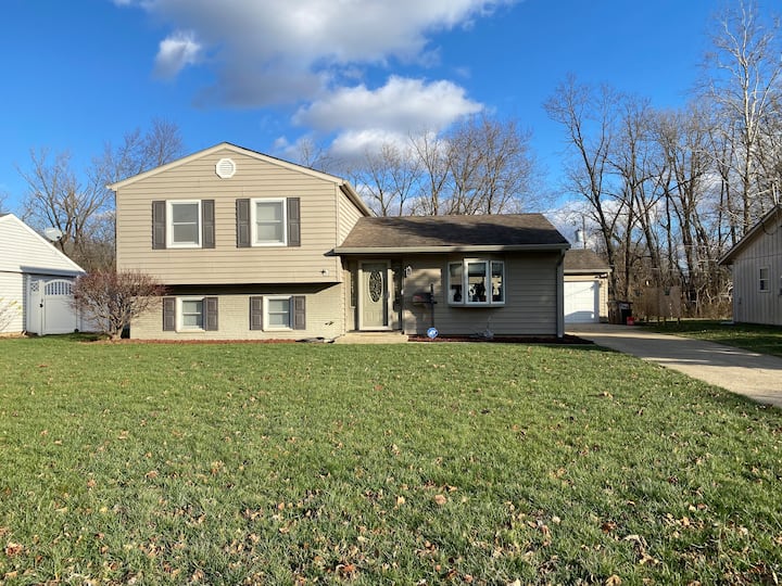 Cozy Home On Hawcreek - Columbus, IN