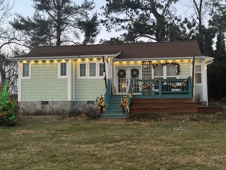 Greenhouse Cottage - Hendersonville, NC