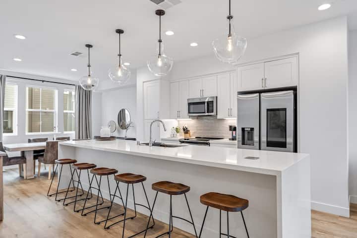 Modern Fully Furnished Home - Santa Rosa, CA