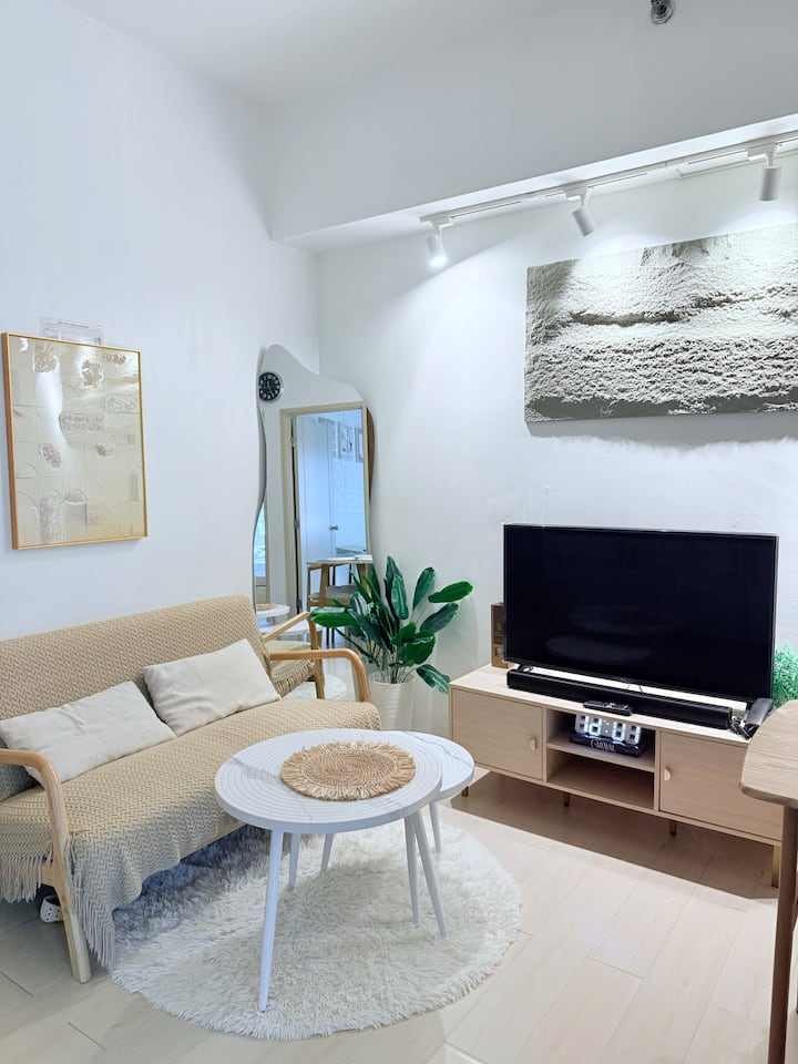 42nd Floor 2br With Stunning Views + 7 Pools - Makati
