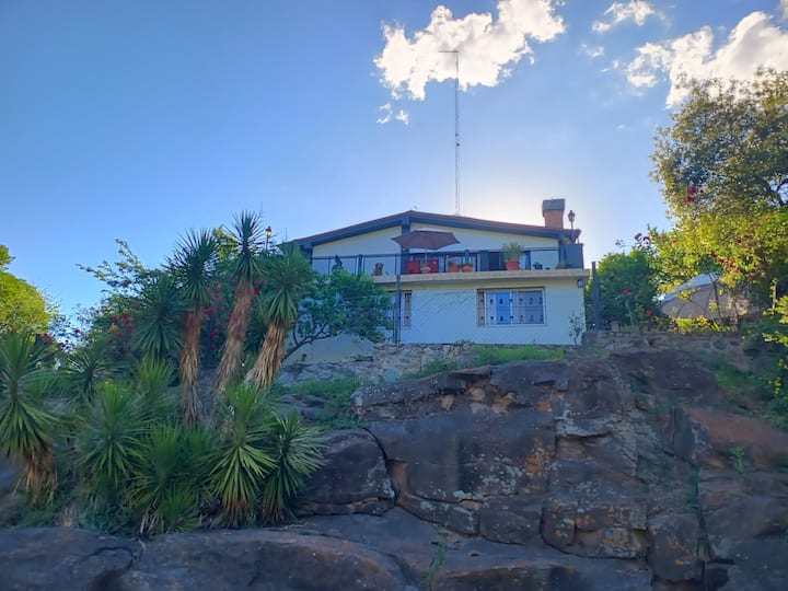 Casa Frente Al Río Valle Hermoso - La Falda
