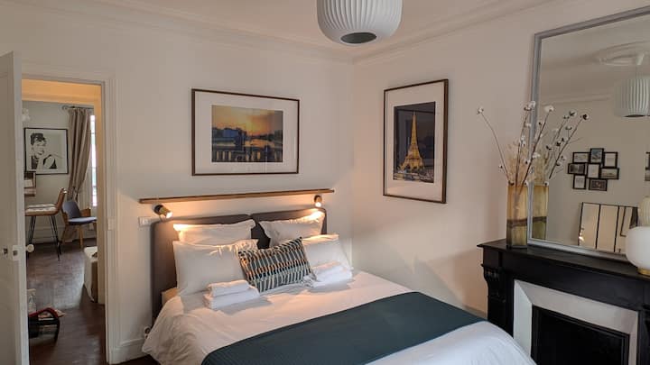 Chambre Voltaire Et Annexes Privatives - Paris