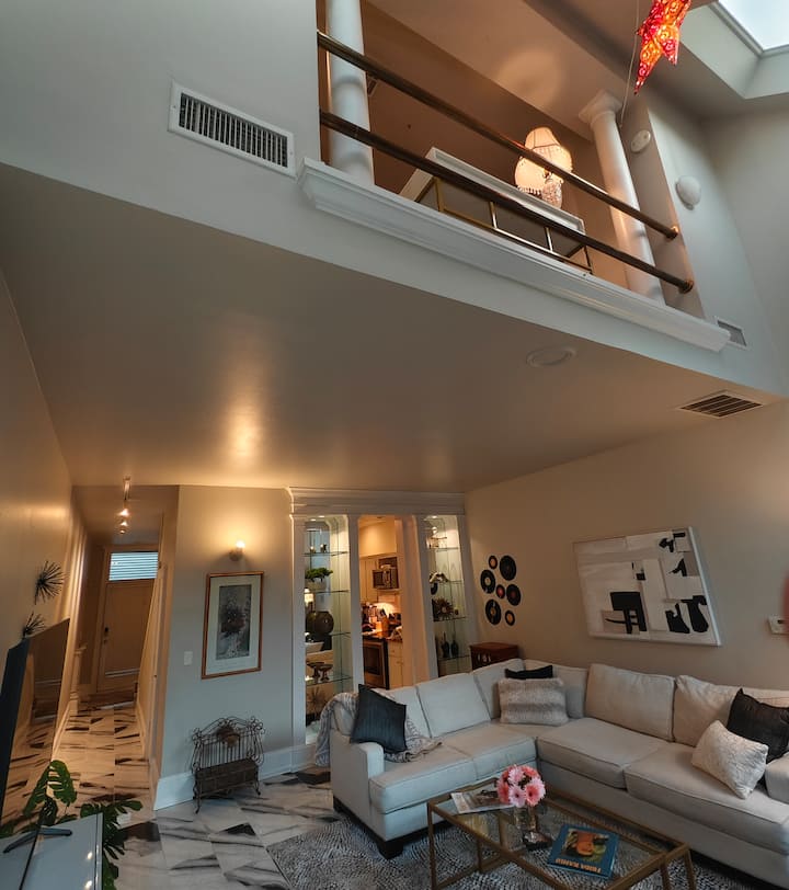 Chic Urban Townhouse - Tulsa, OK