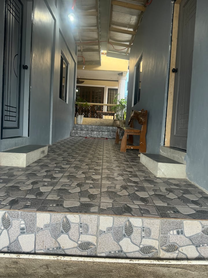 Laiya Beach House Rexon&kiten(15-20pax)frontbeach - Laiya