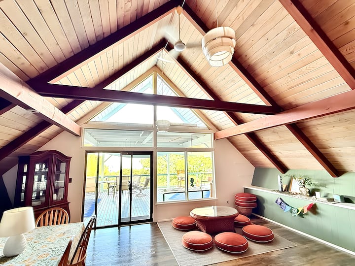 Charming Farmhouse With Huge Lanai - Captain Cook, HI