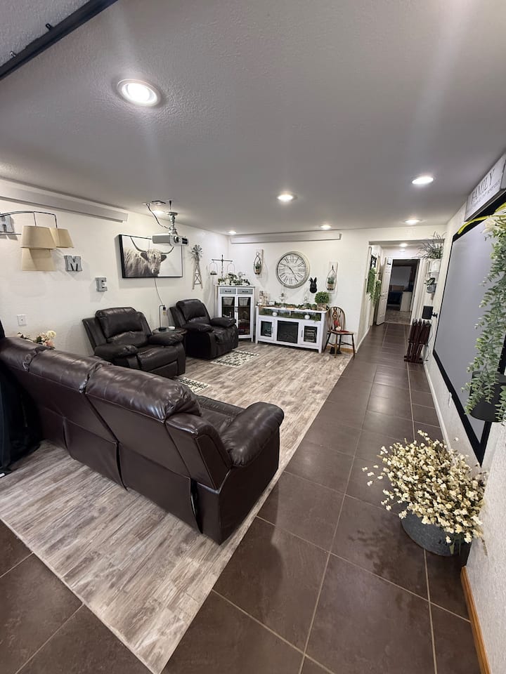 Roger Canyon *2
Basement Apt W/ Lots Of Parking - Wyoming