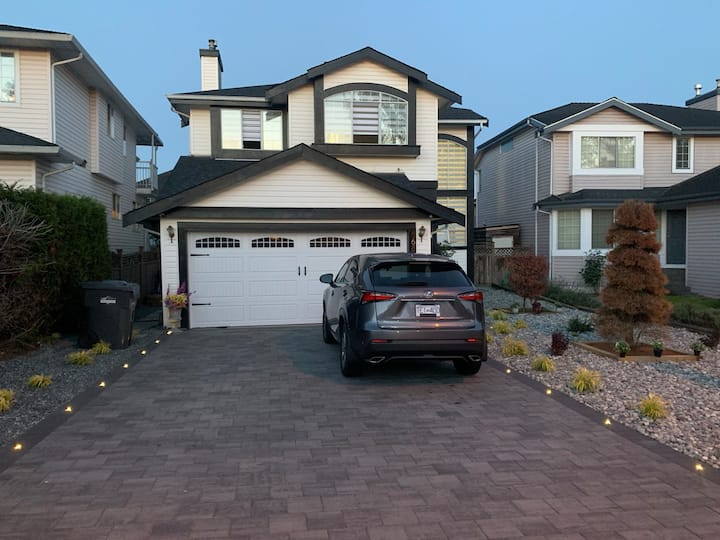 Beautiful Highceiling Cozy House - Burnaby