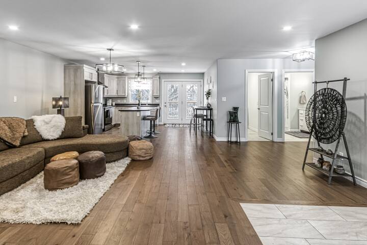 Multi Family/2 Kitchen/2 Bath/5 Beds+/12 Ppl/fence - Greater Sudbury