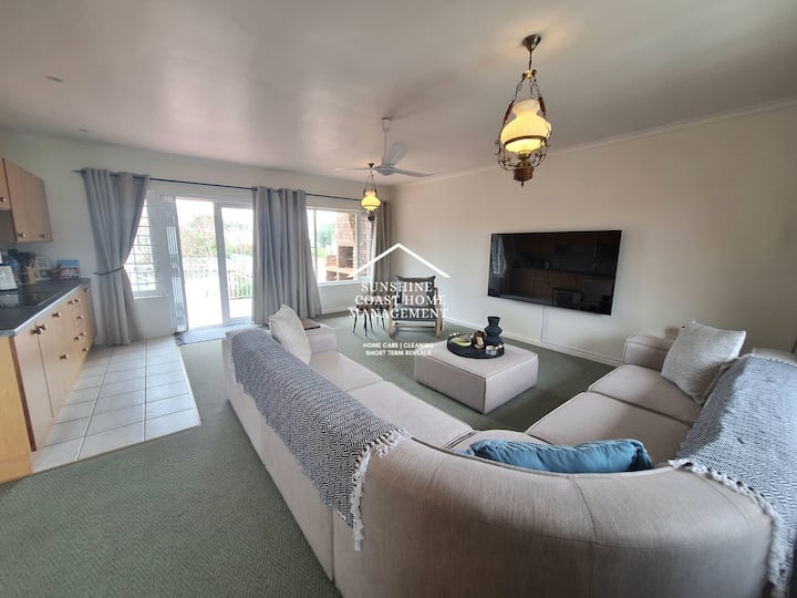 Spacious Beachside Apartment - Port Alfred