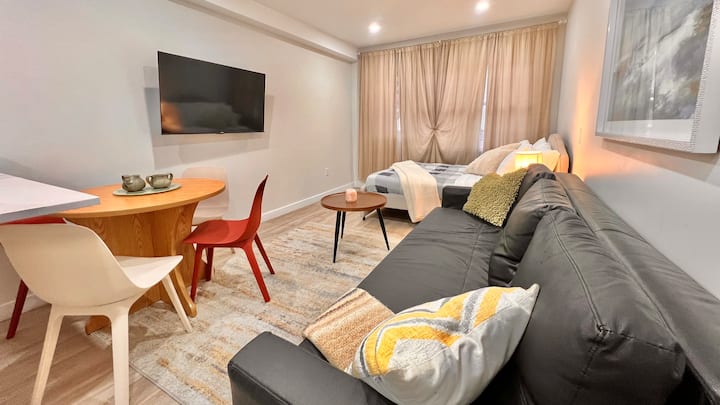 Cozy & Clean | Smart Tv + Ac + Laundry + Wi-fi - Longueuil