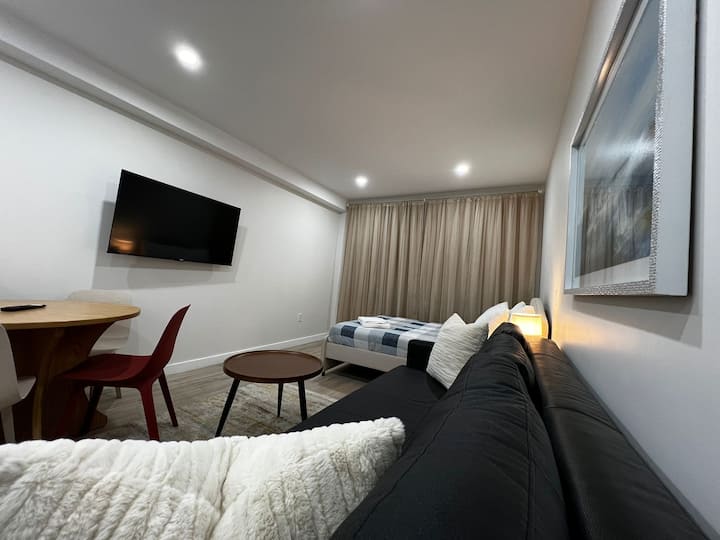 Budget Friendly Studio - Montréal, QC