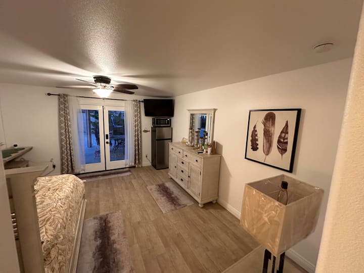 Pool Room Suite & Cozy Closet - Bakersfield, CA