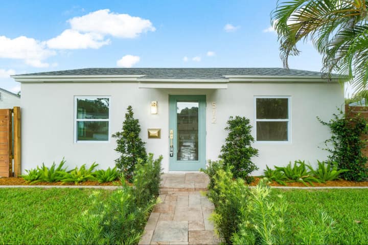 Northwood 2 Bedroom Gem - Riviera Beach, FL