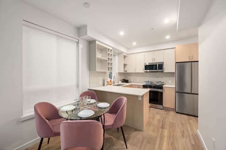 Beautiful Apartment In Surrey - Surrey, BC