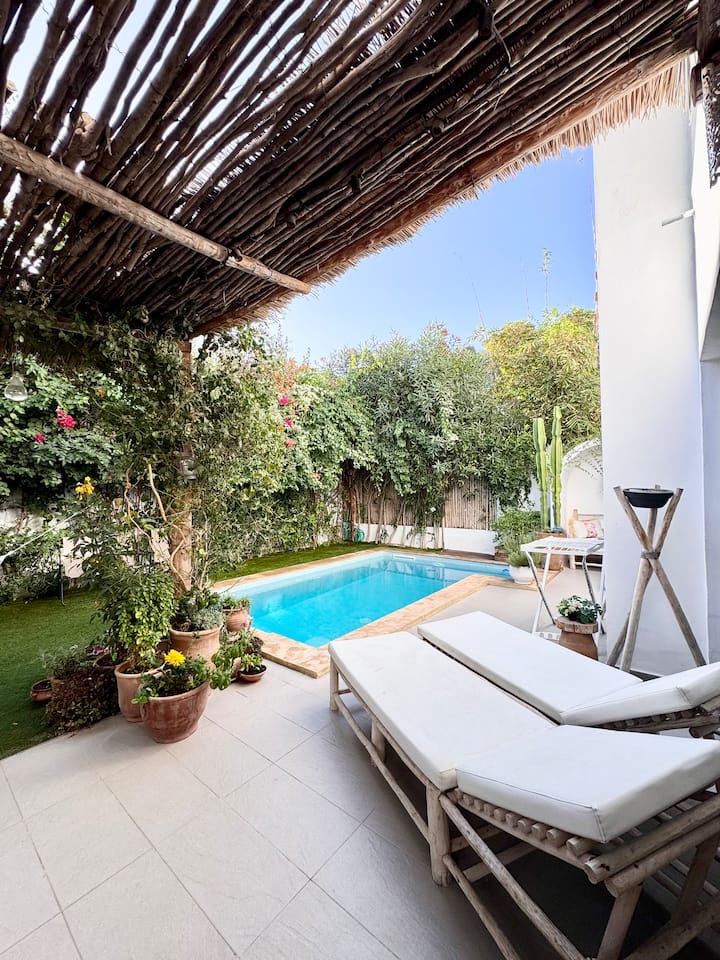 Spacious Luxury Villa • 3 Suites, Pool & Garden - Agadir