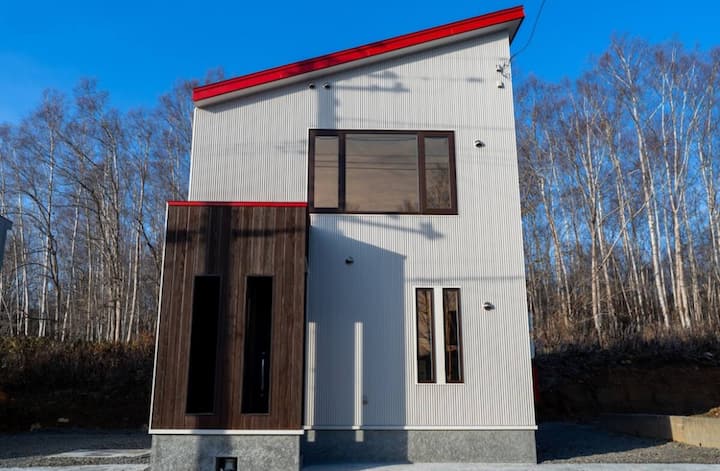 2024年10月完成した新築別荘です　別荘から三ヶ所スキー場まで無料送迎あります - Niseko