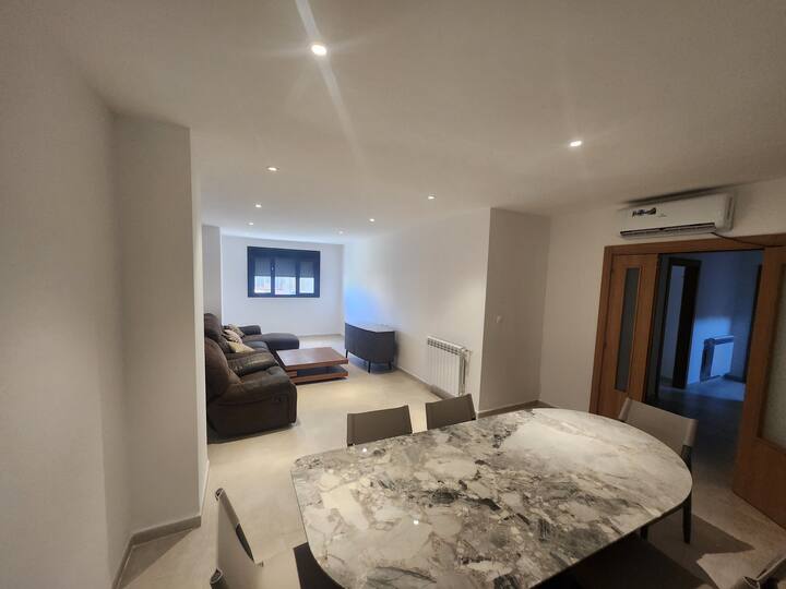 Stylish 2-bedroom Apartment - Algeria